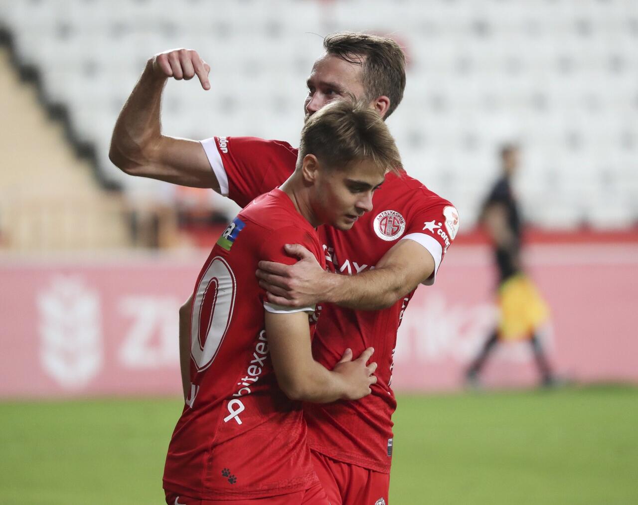 Emre Uzun şampiyona kadrosunda | Antalyam.com - Antalyam.com